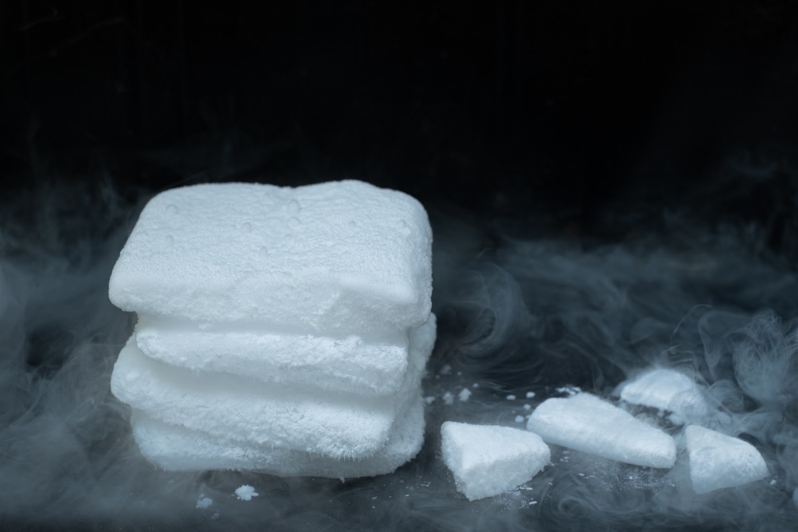 Dry Ice vs Regular Ice: What’s the Difference? - WestAir
